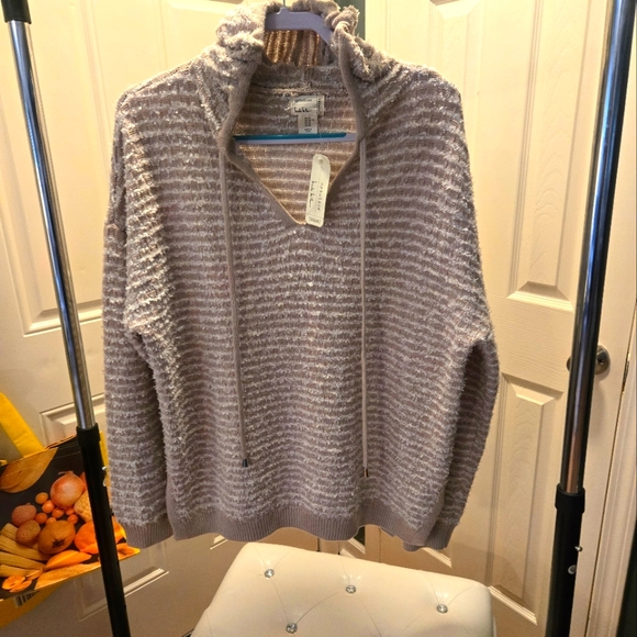 Nicole Miller | Sweaters | Nicole Miller Artelier Sweater | Poshmark